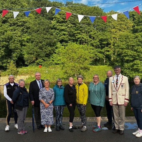 CDDFT teams up with local rowing club to support cancer patients ...